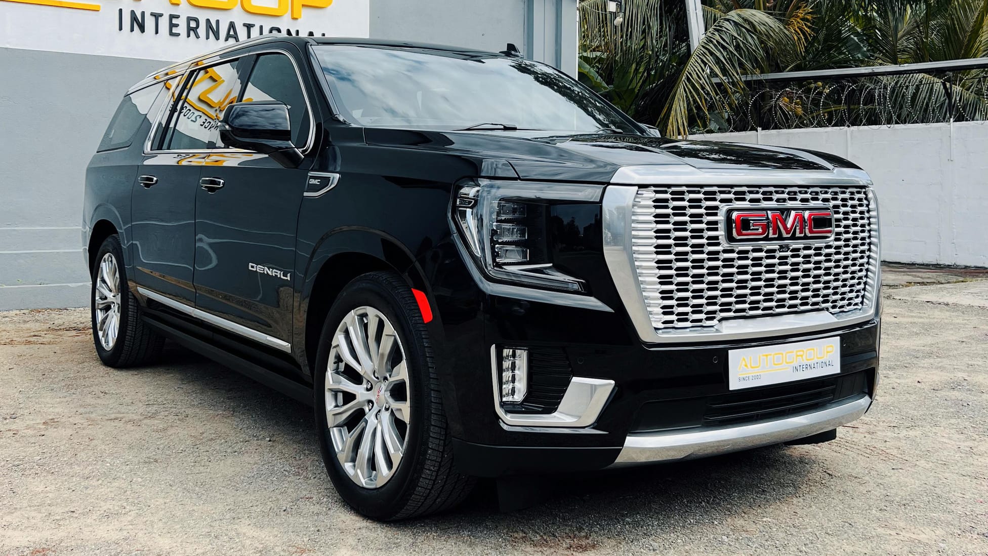 Brits can now import right-hand drive versions of the GMC Yukon SUV and Sierra pick-up truck ...